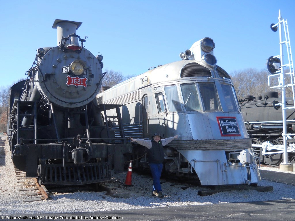 SLSF 1621 and CBQ 9908 on display